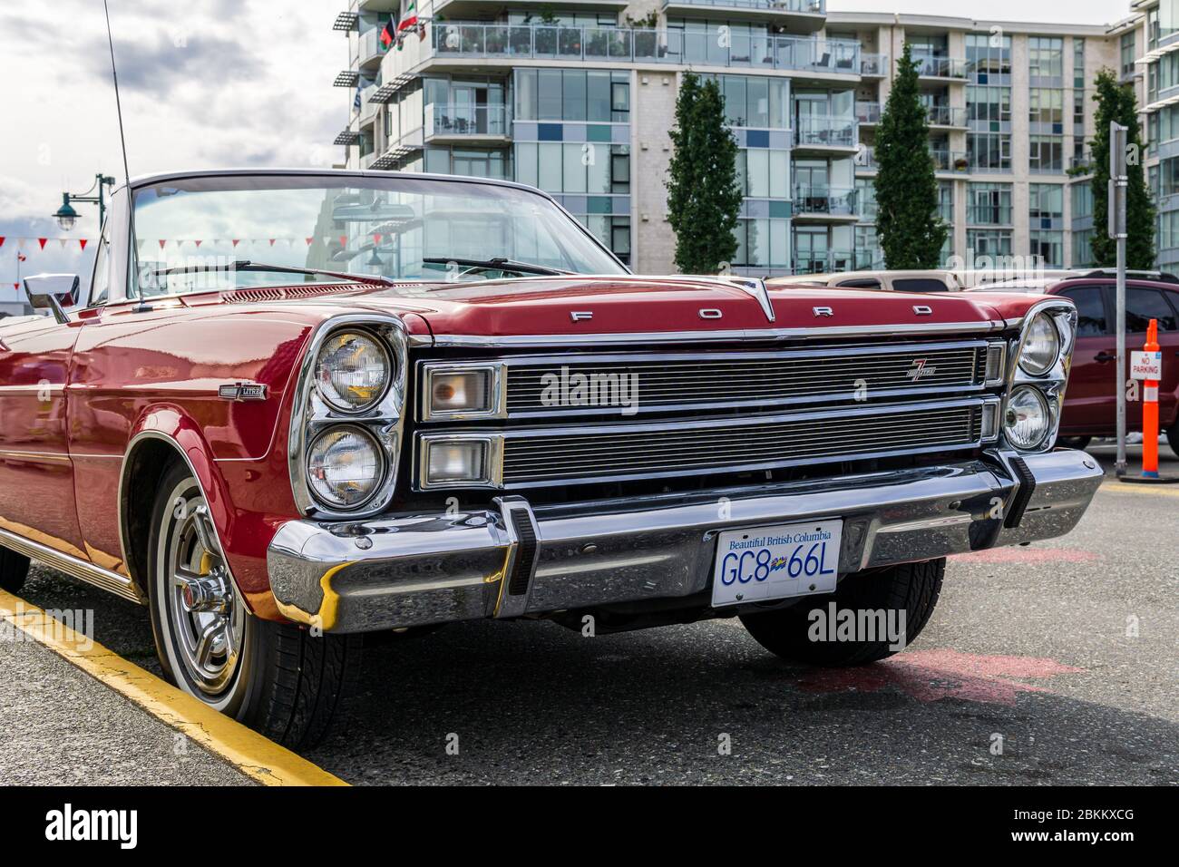 Red american convertible car hi-res stock photography and images - Alamy