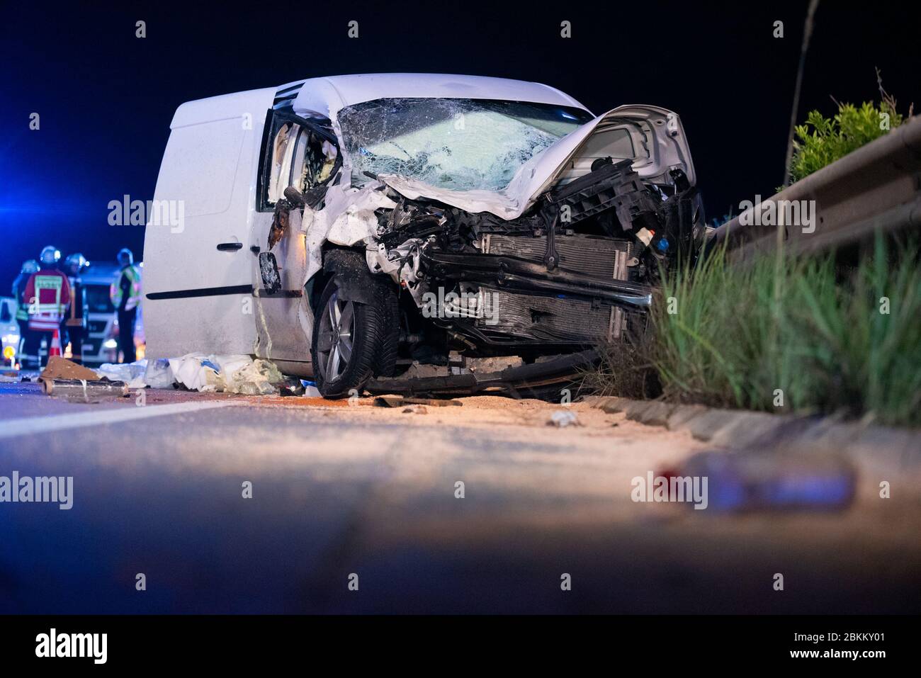 Egestorf, Germany. 05th May, 2020. The transporter, which had collided ...