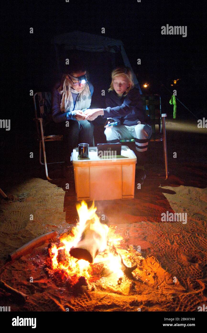 Campfire outback australia hi-res stock photography and images - Alamy