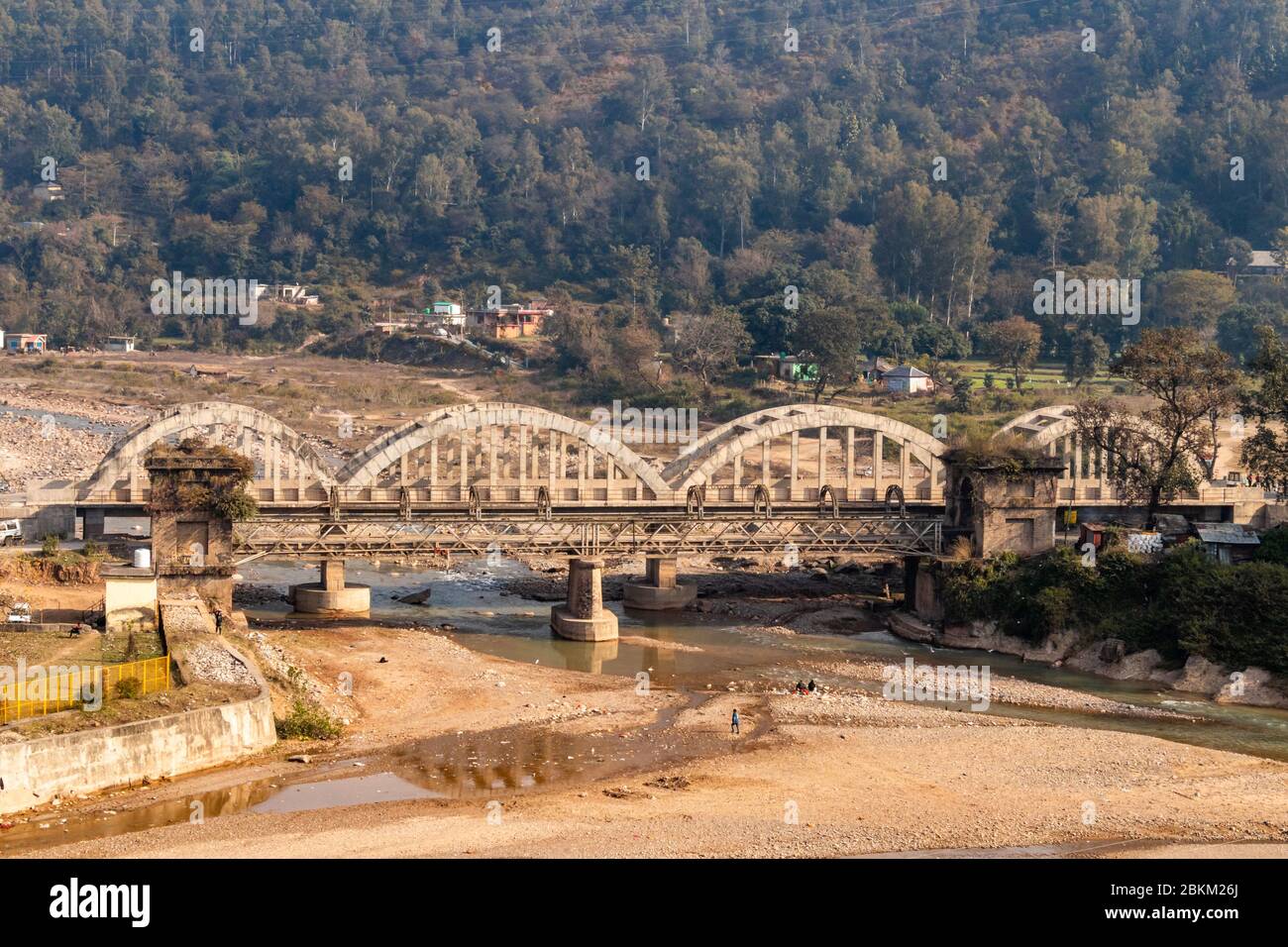 Concrete bridge pillar hi-res stock photography and images - Alamy