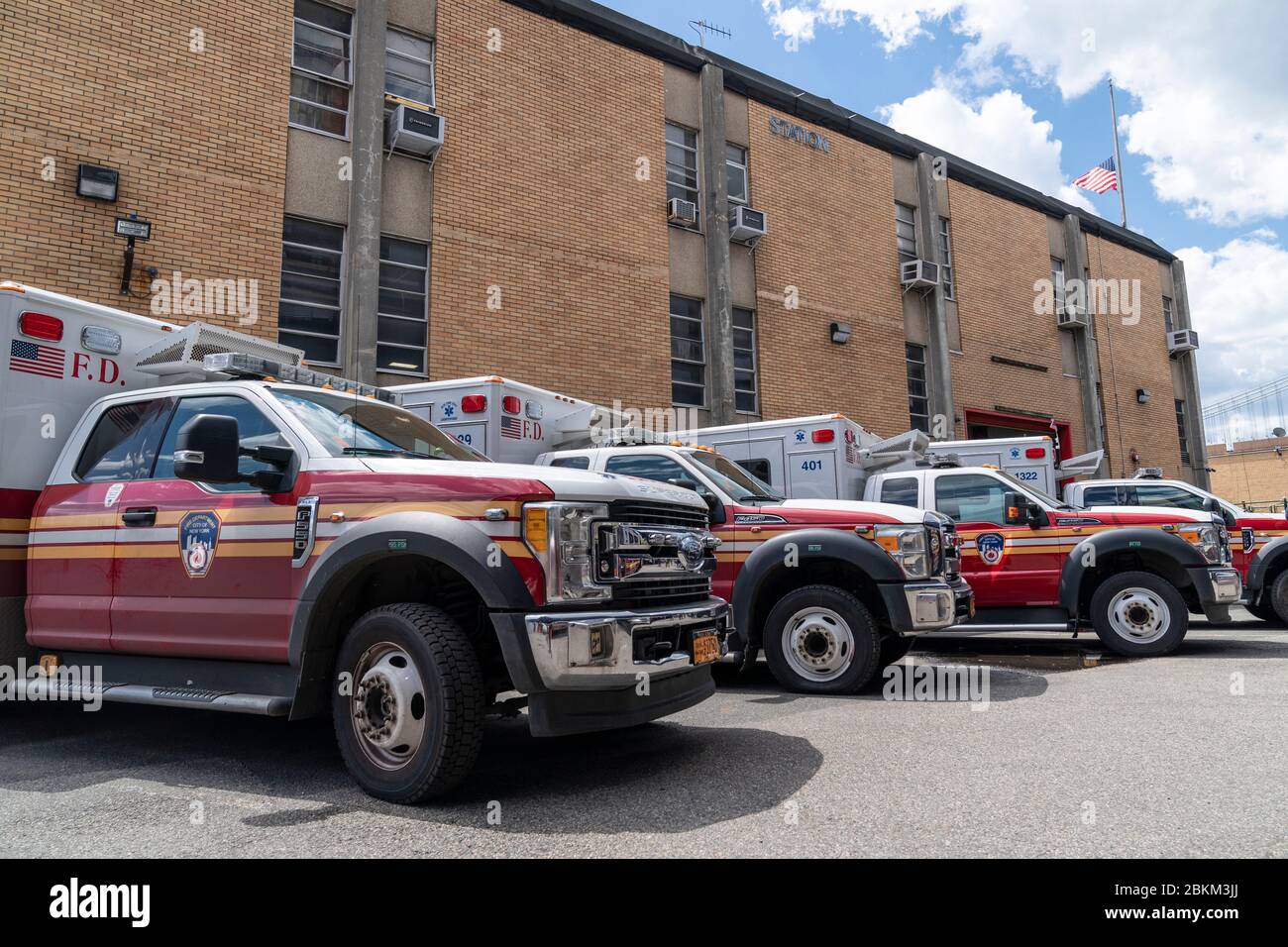 Fdny ems hi-res stock photography and images - Alamy
