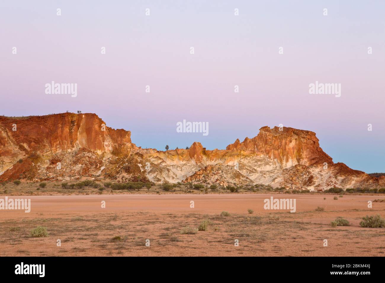 Rainbow Valley sandstone bluff, Stuarts Well, Northern Territory ...