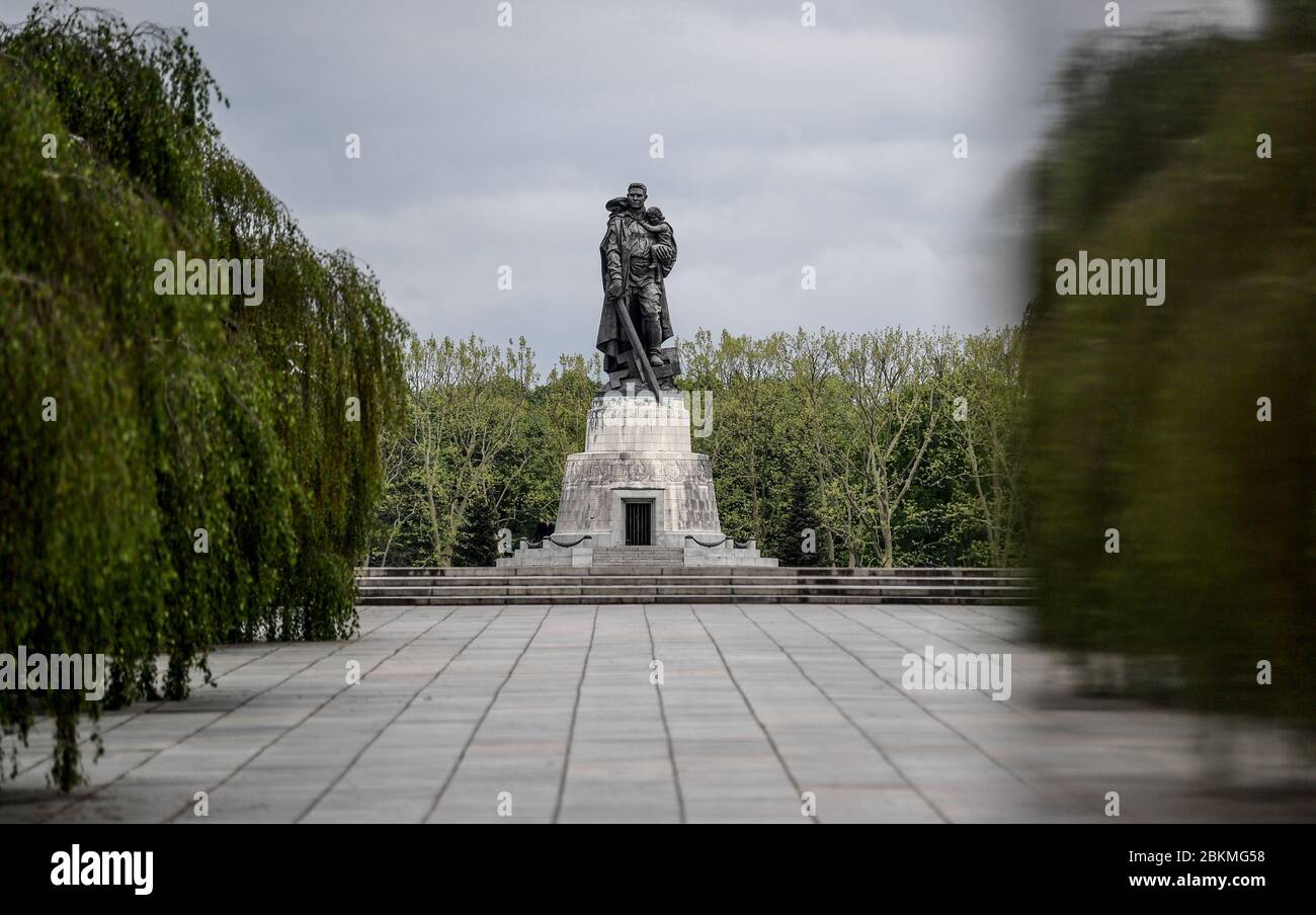 Berlin, Germany. 04th May, 2020. The sculpture "The Liberator" at the ...