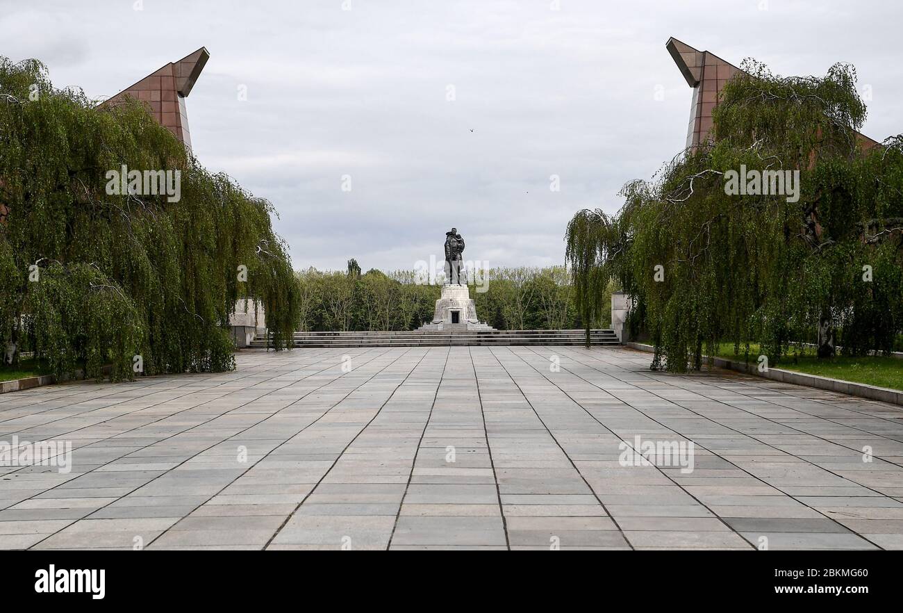 Berlin, Germany. 04th May, 2020. The sculpture "The Liberator" at the ...