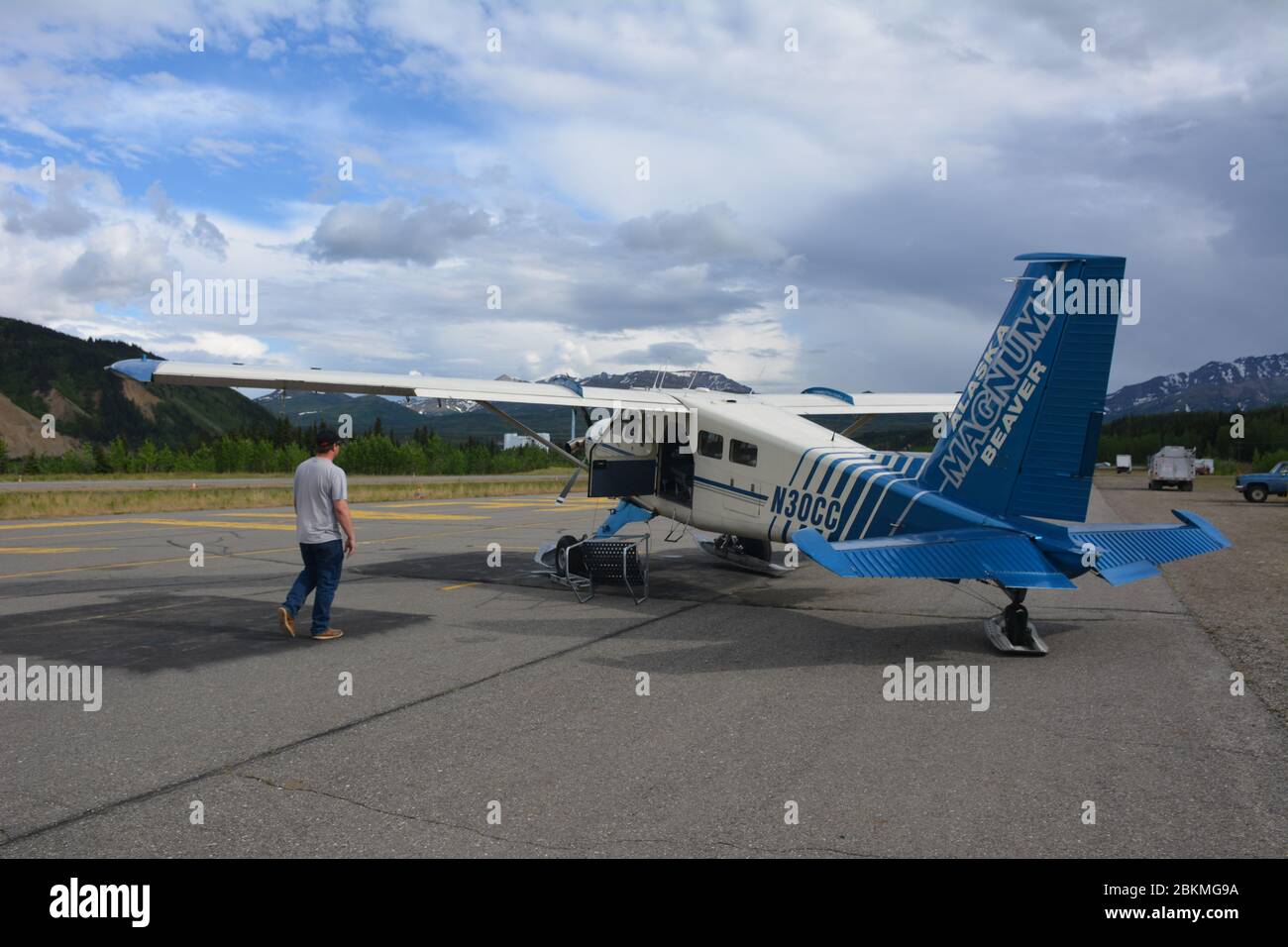 A small plane flightseeing tour operated by Fly Denali lands on the ...