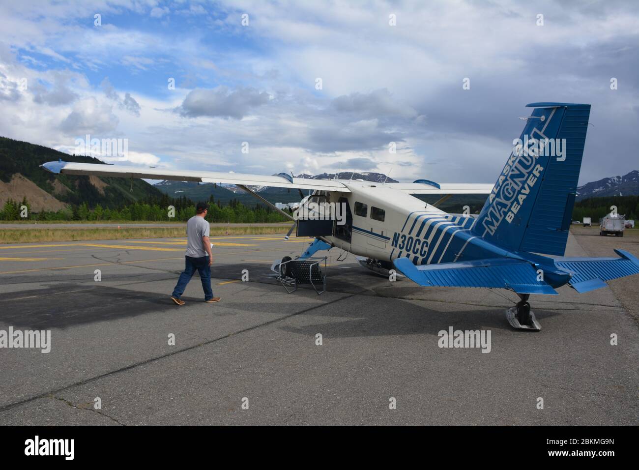 A small plane flightseeing tour operated by Fly Denali lands on the ...