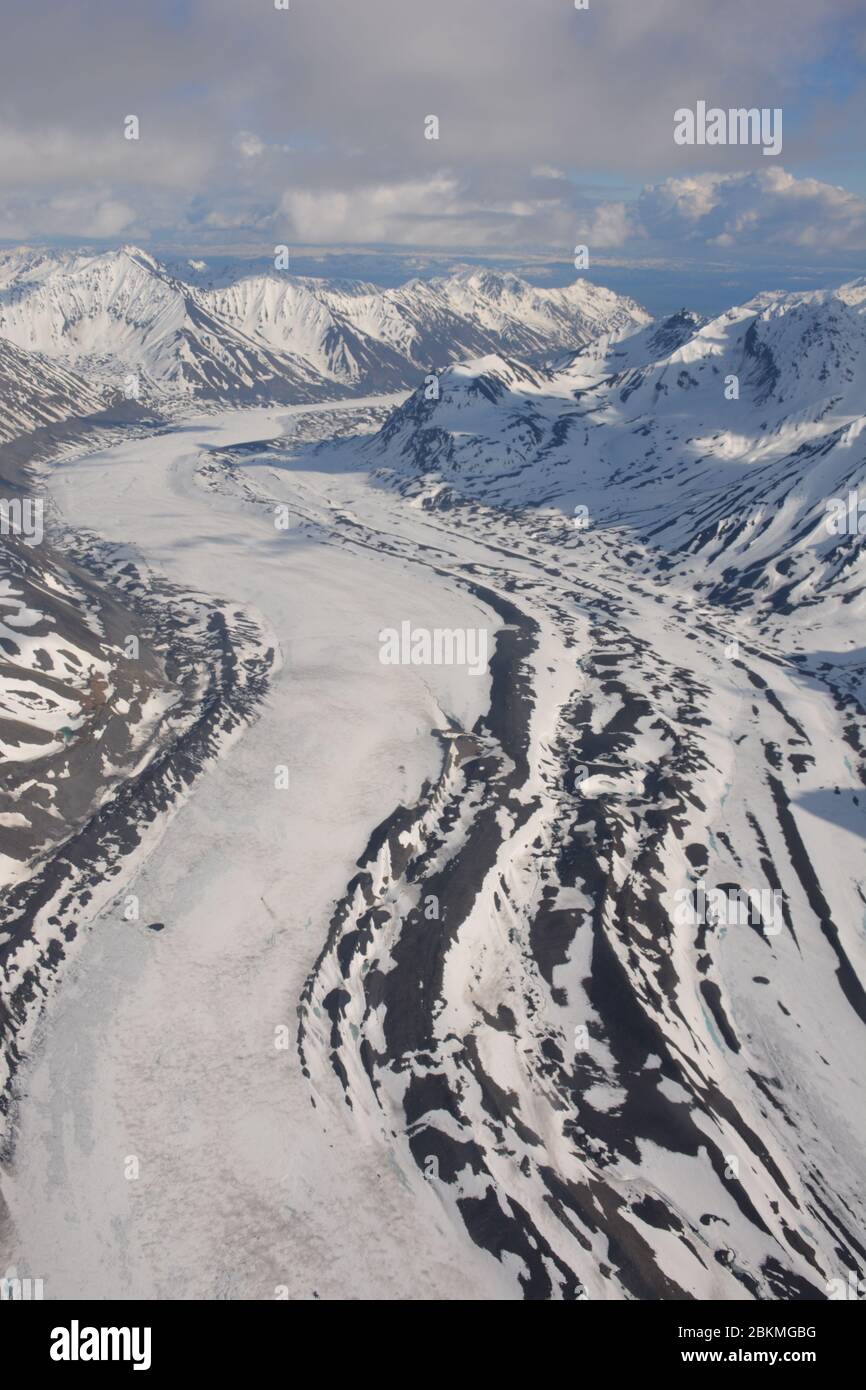 A small plane flightseeing tour operated by Fly Denali lands on the ...