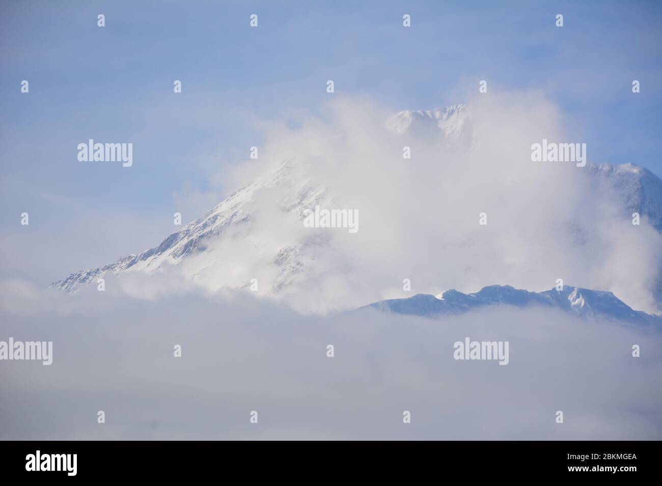 A small plane flightseeing tour operated by Fly Denali lands on the ...