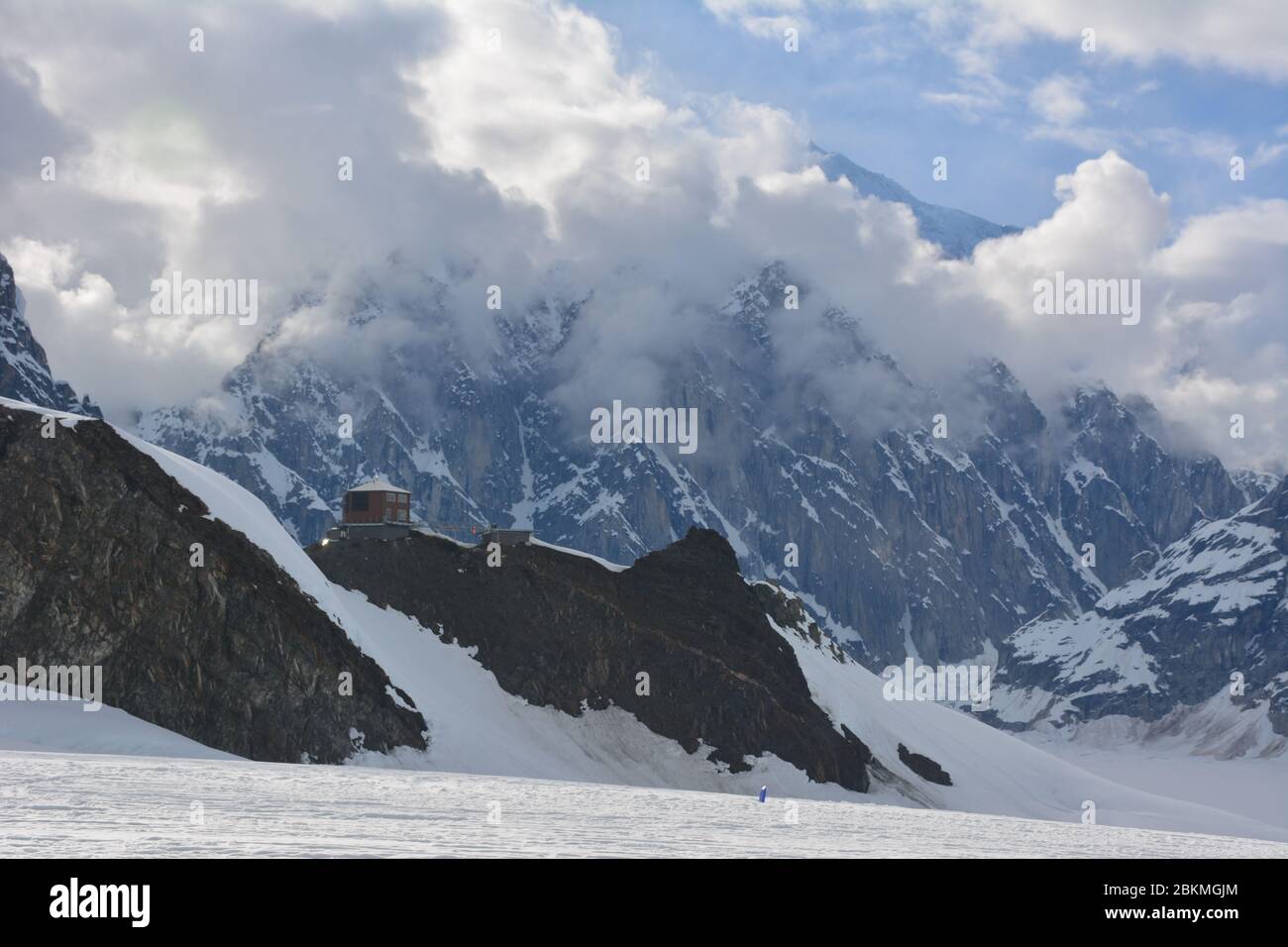 A small plane flightseeing tour operated by Fly Denali lands on the ...