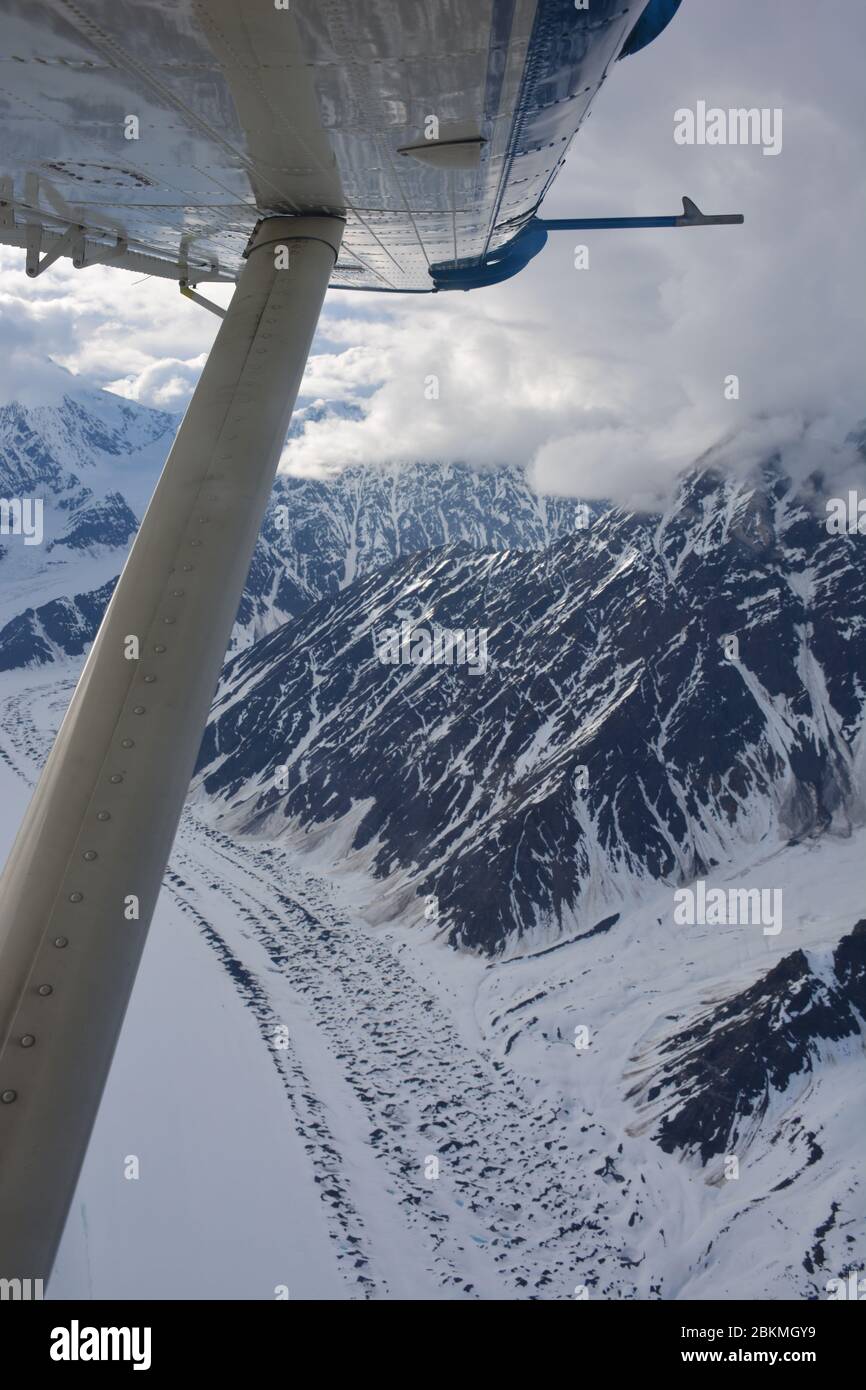 A small plane flightseeing tour operated by Fly Denali lands on the ...
