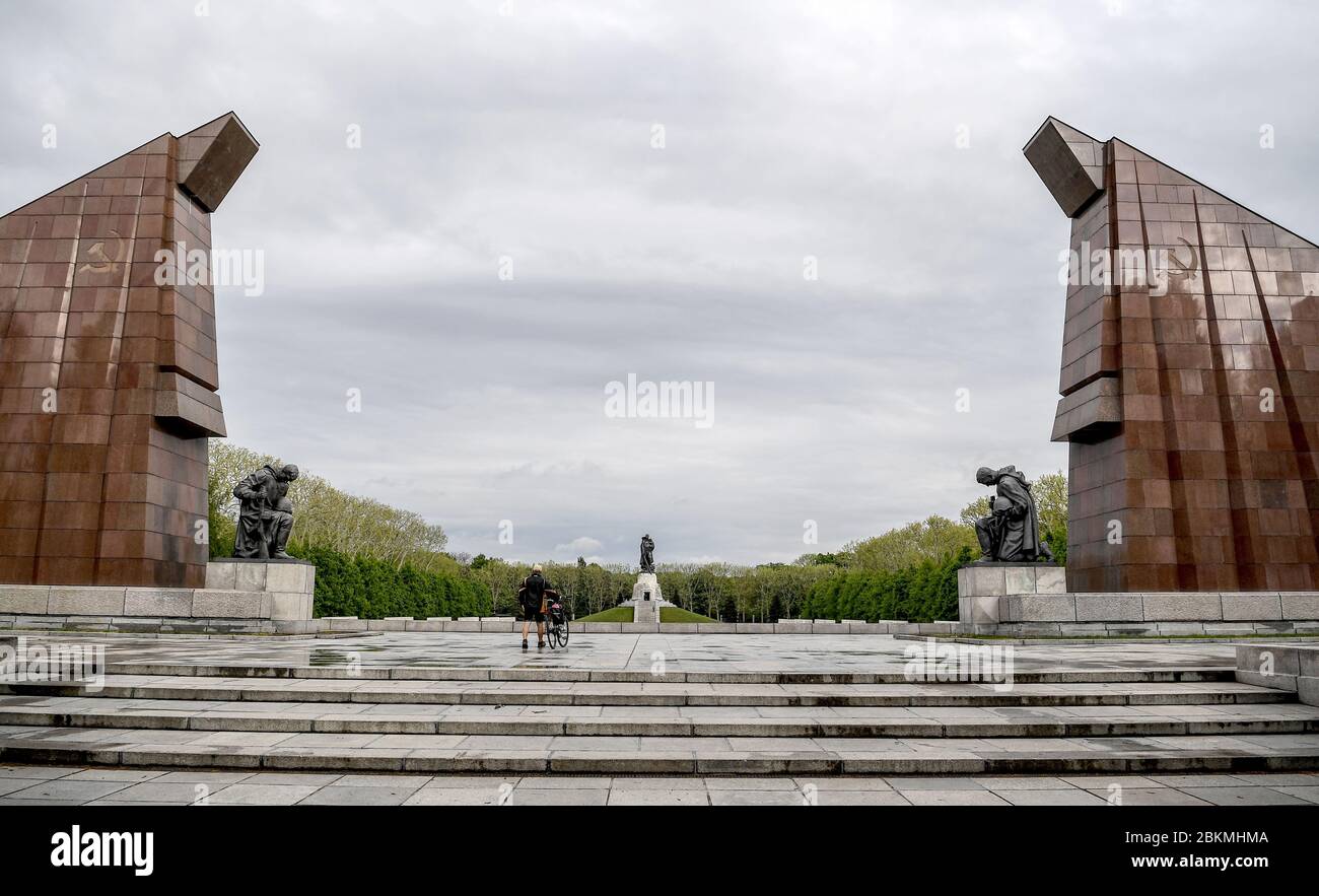 Berlin, Germany. 04th May, 2020. Soviet memorial in Treptow Park ...