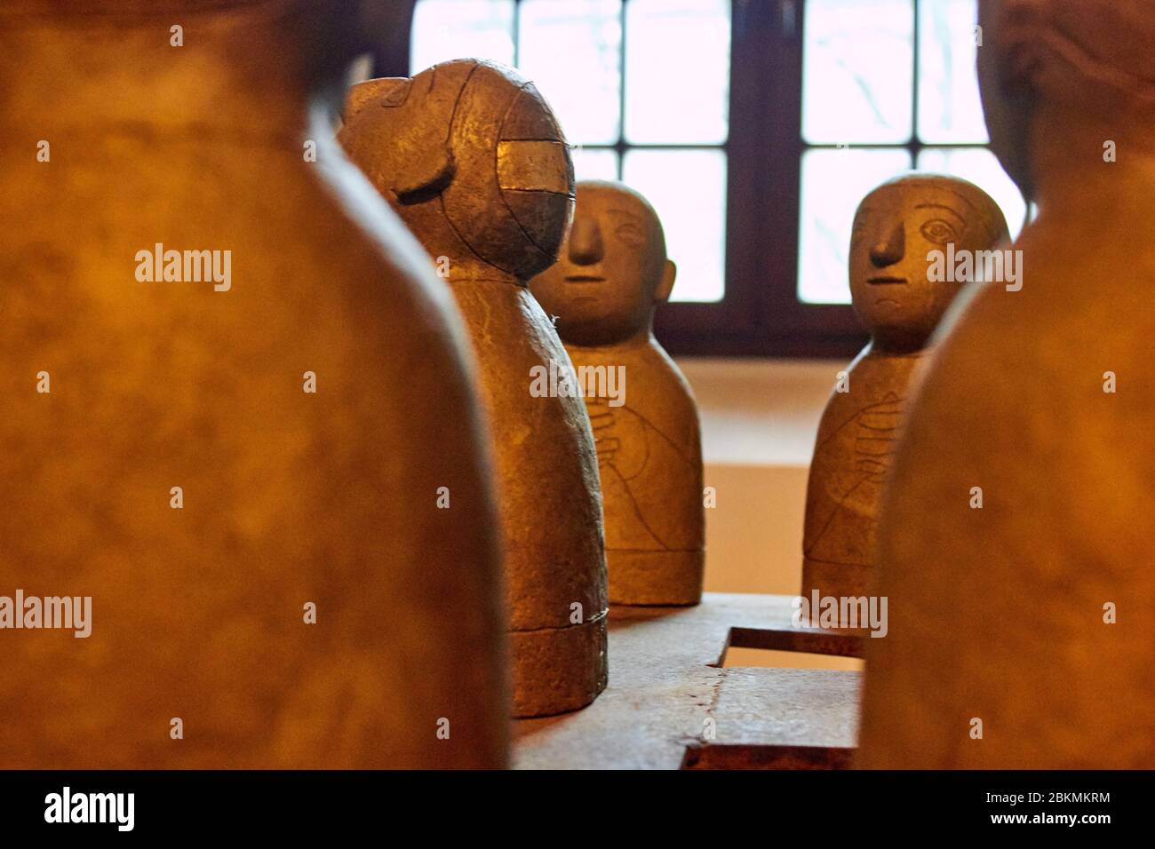 Sculptures of faces hi-res stock photography and images - Alamy