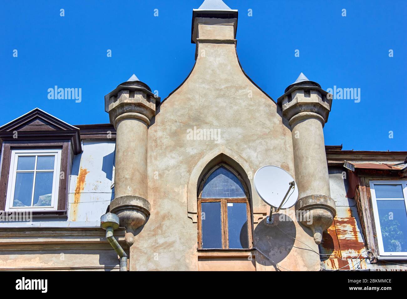 Old building with pillars on small tower sides Stock Photo - Alamy