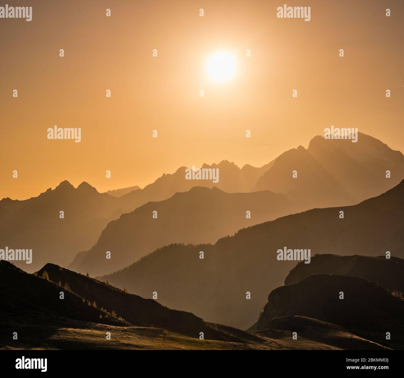 High profile scenery hi-res stock photography and images - Alamy