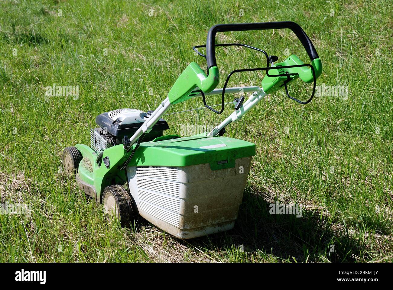 Motor blade engine on green grass Stock Photo - Alamy