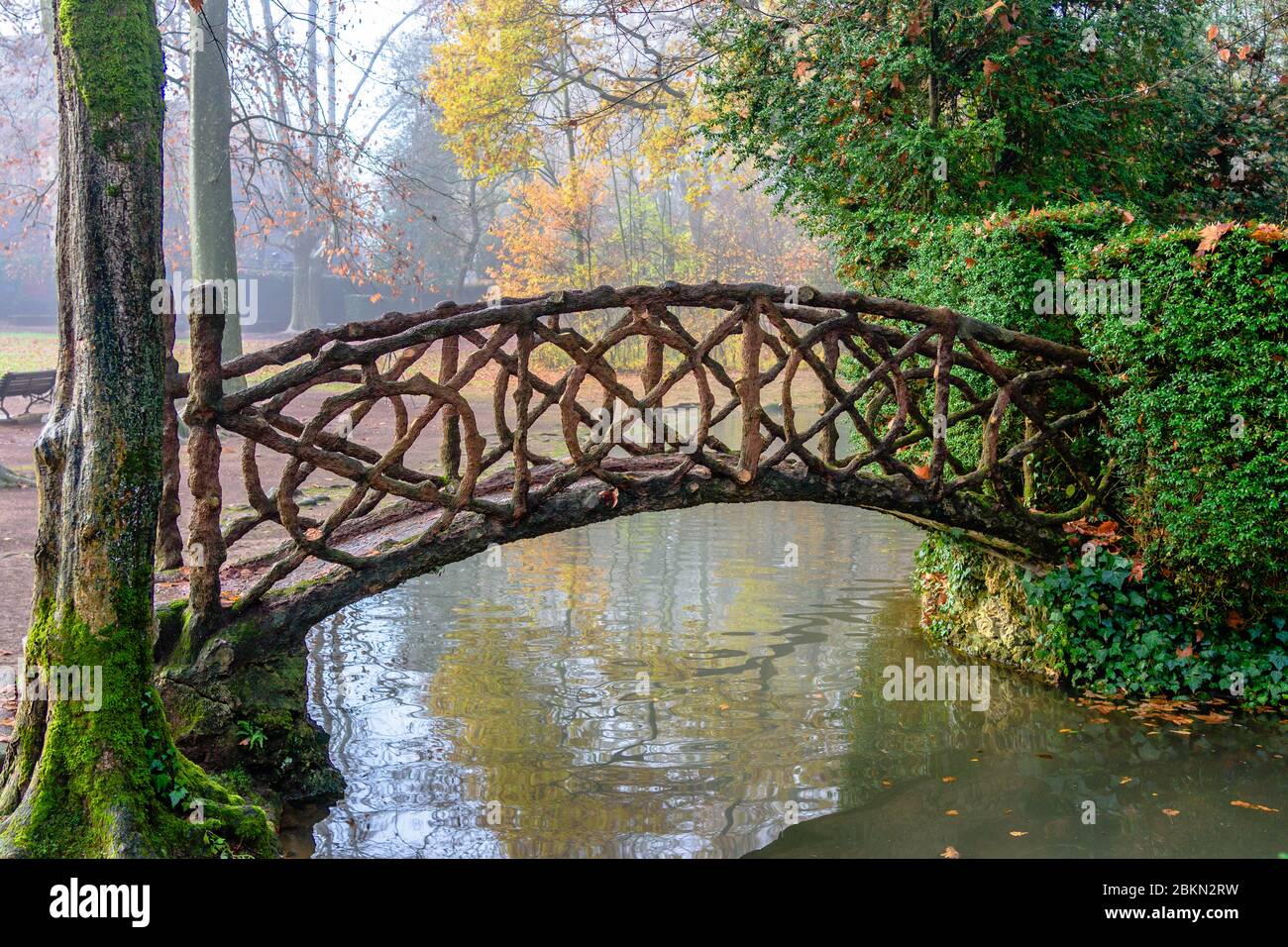 Bridge trees park architecture hi-res stock photography and images - Alamy