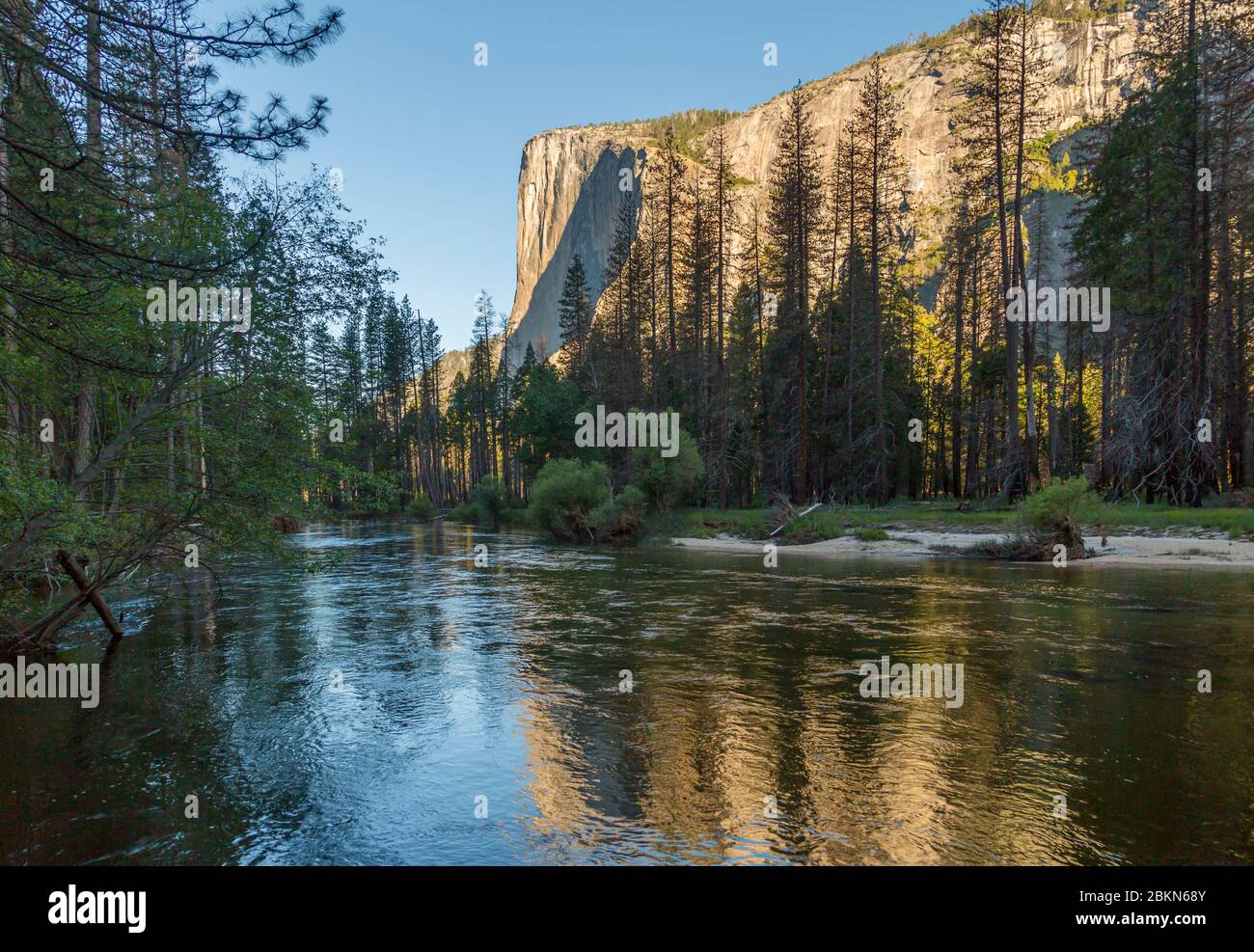 View of El Capitan and Merced River flowing through valley, Yosemite ...