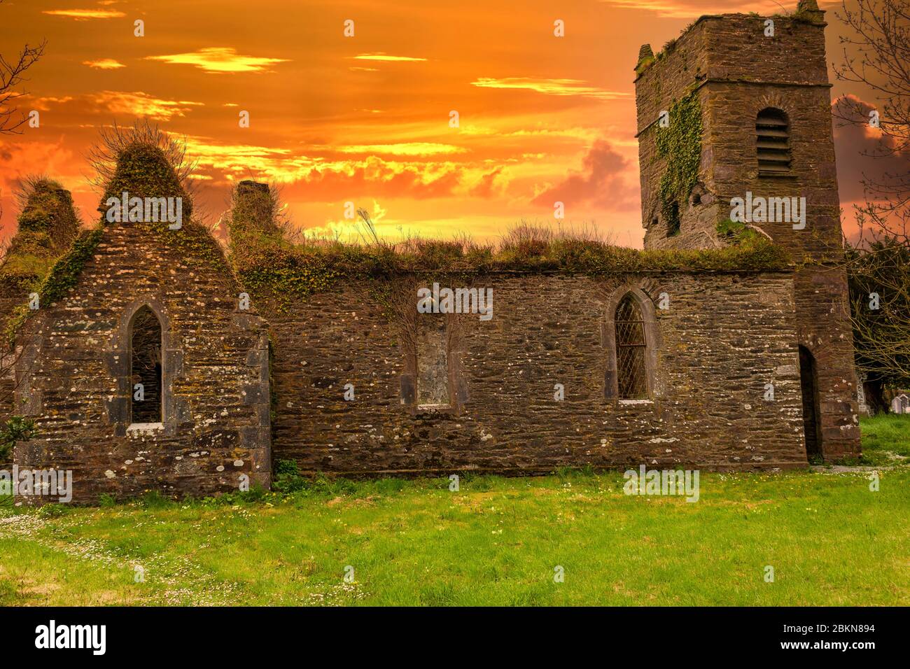 Old ruined irish church hi-res stock photography and images - Alamy