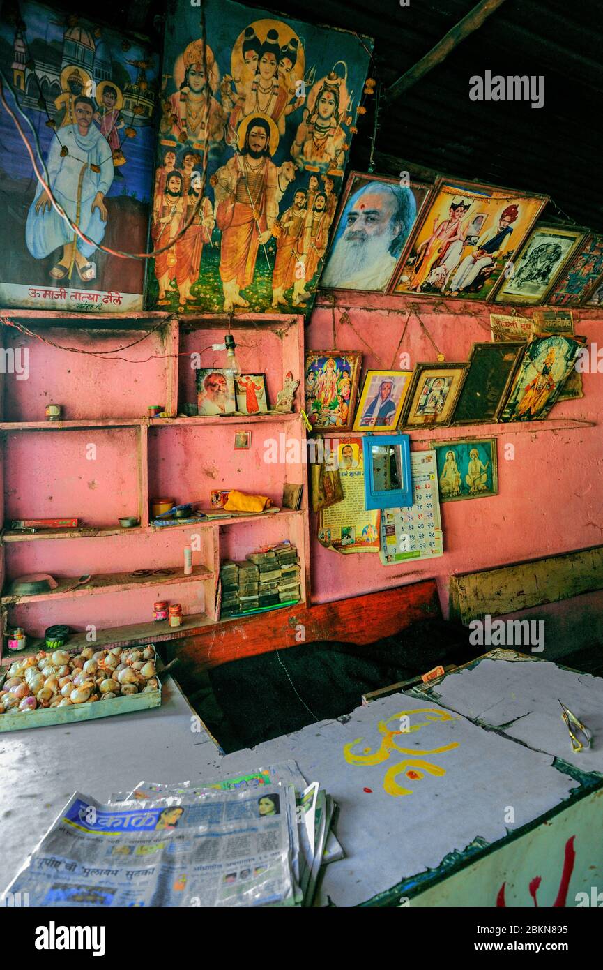 Paithan hi-res stock photography and images - Alamy