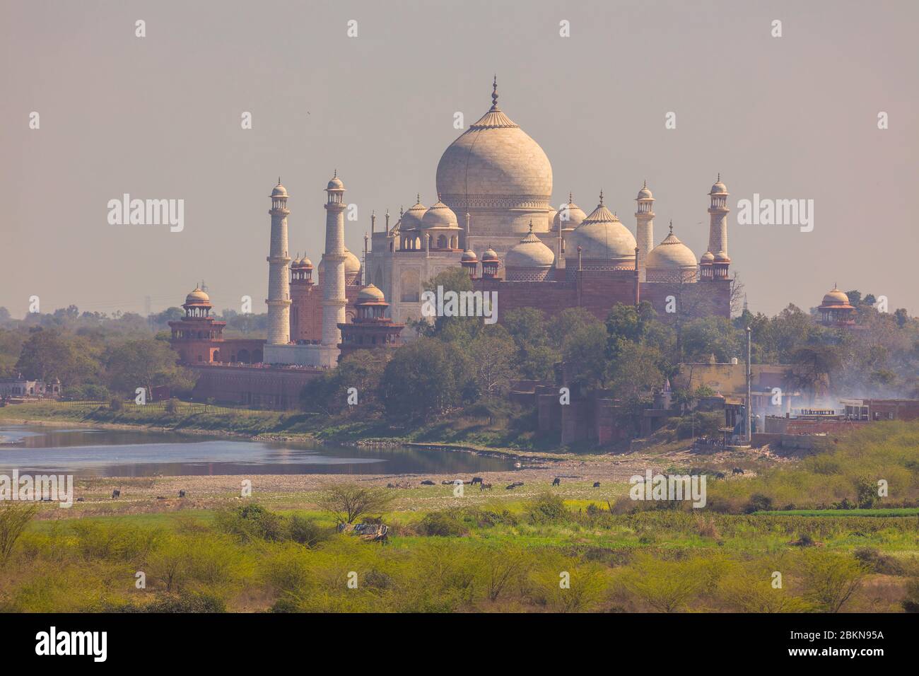 Agra fort yamuna river hi-res stock photography and images - Alamy