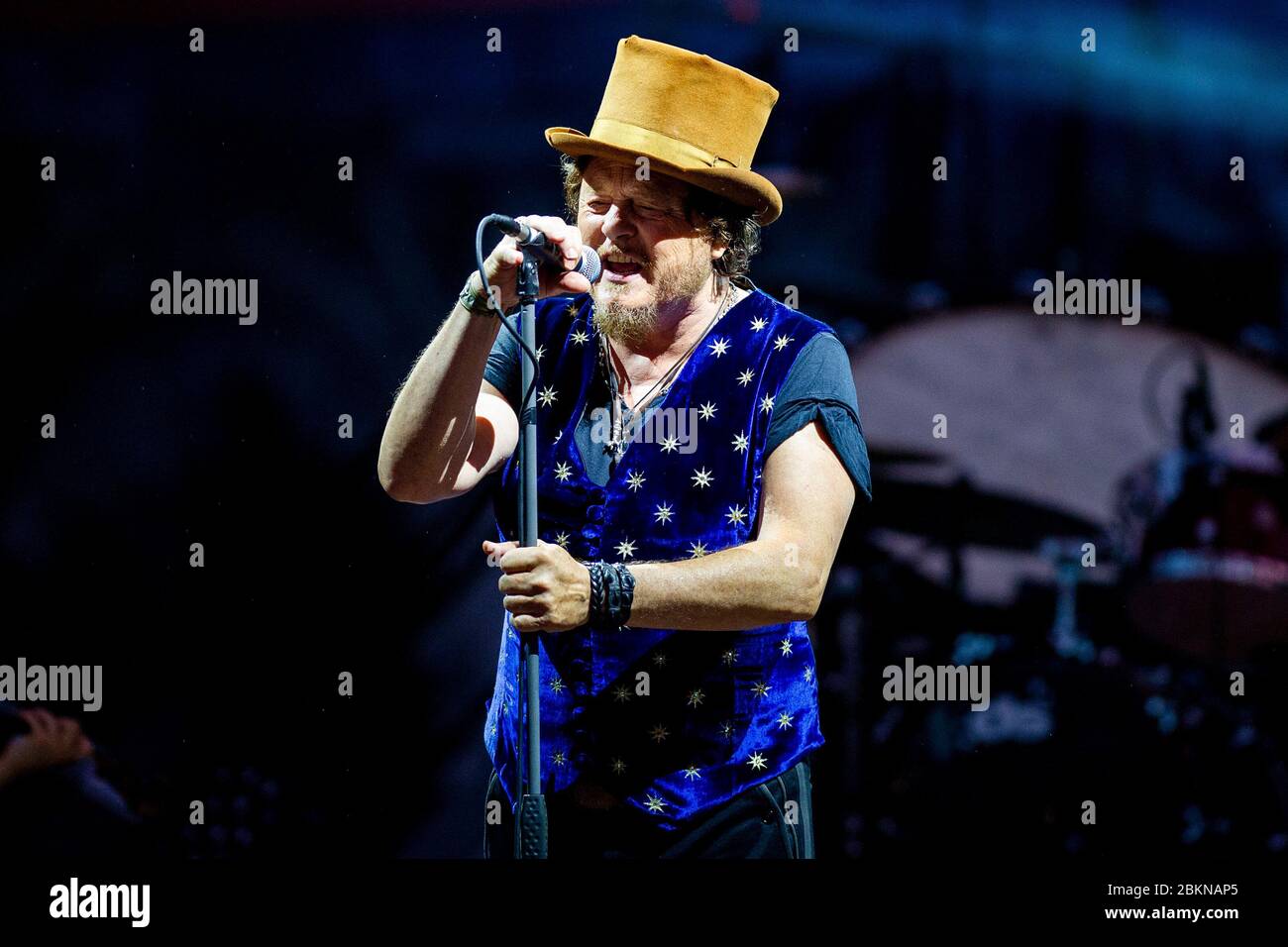 Concert zucchero fans hi-res stock photography and images - Alamy