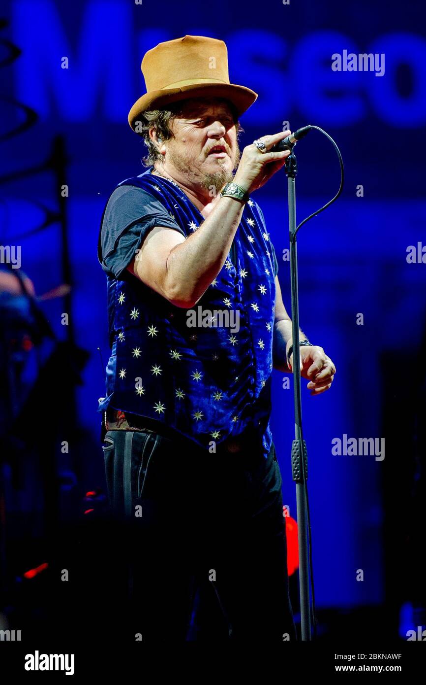 Zucchero in concert hi-res stock photography and images - Alamy
