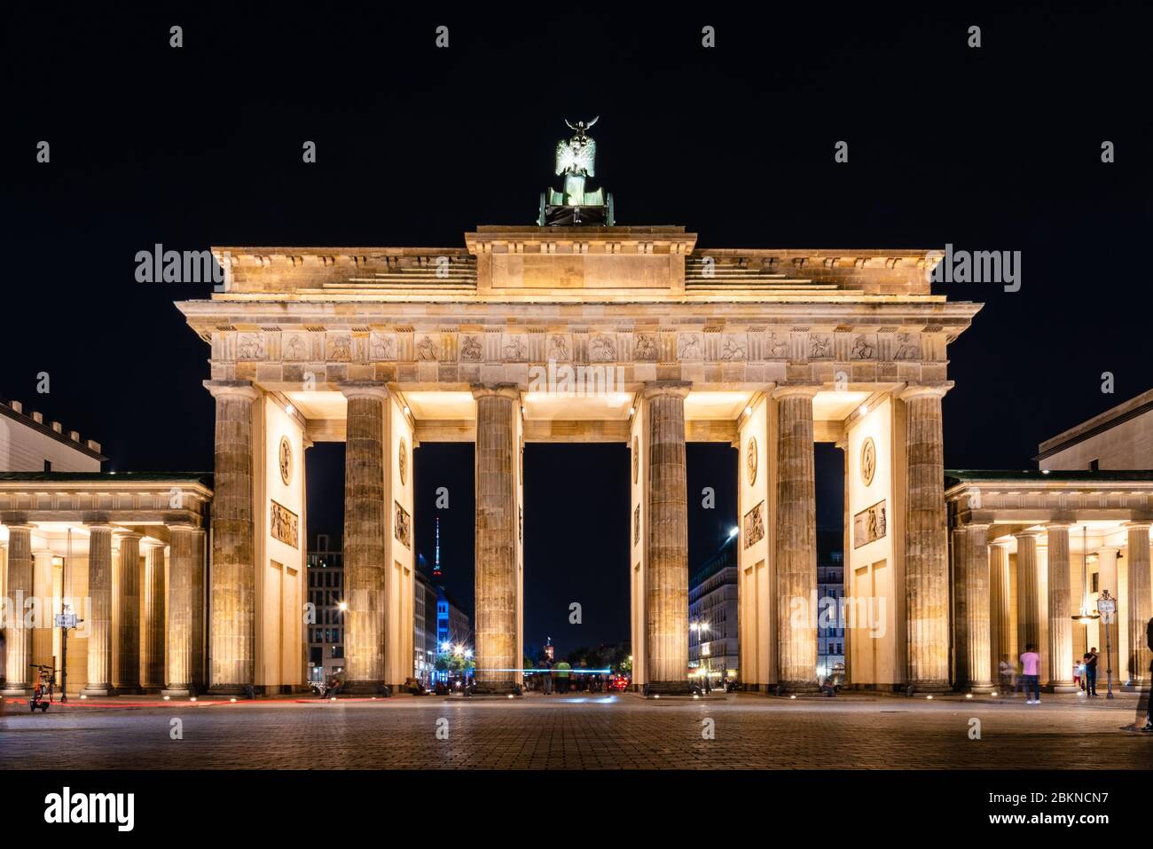 Neoclassical architecture brandenburg gate hi-res stock photography and ...