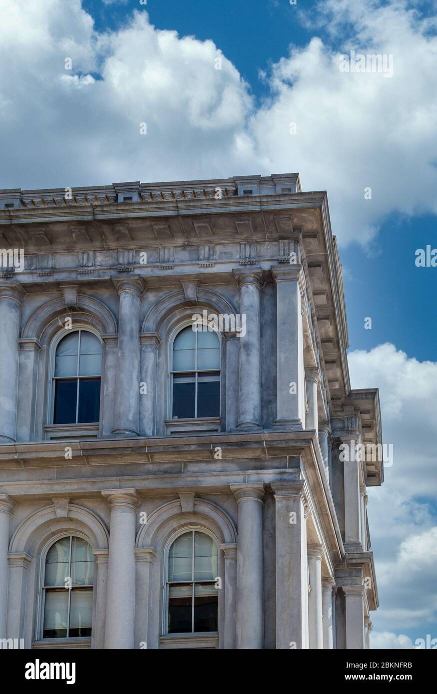 Arched windows building facade hi-res stock photography and images - Alamy