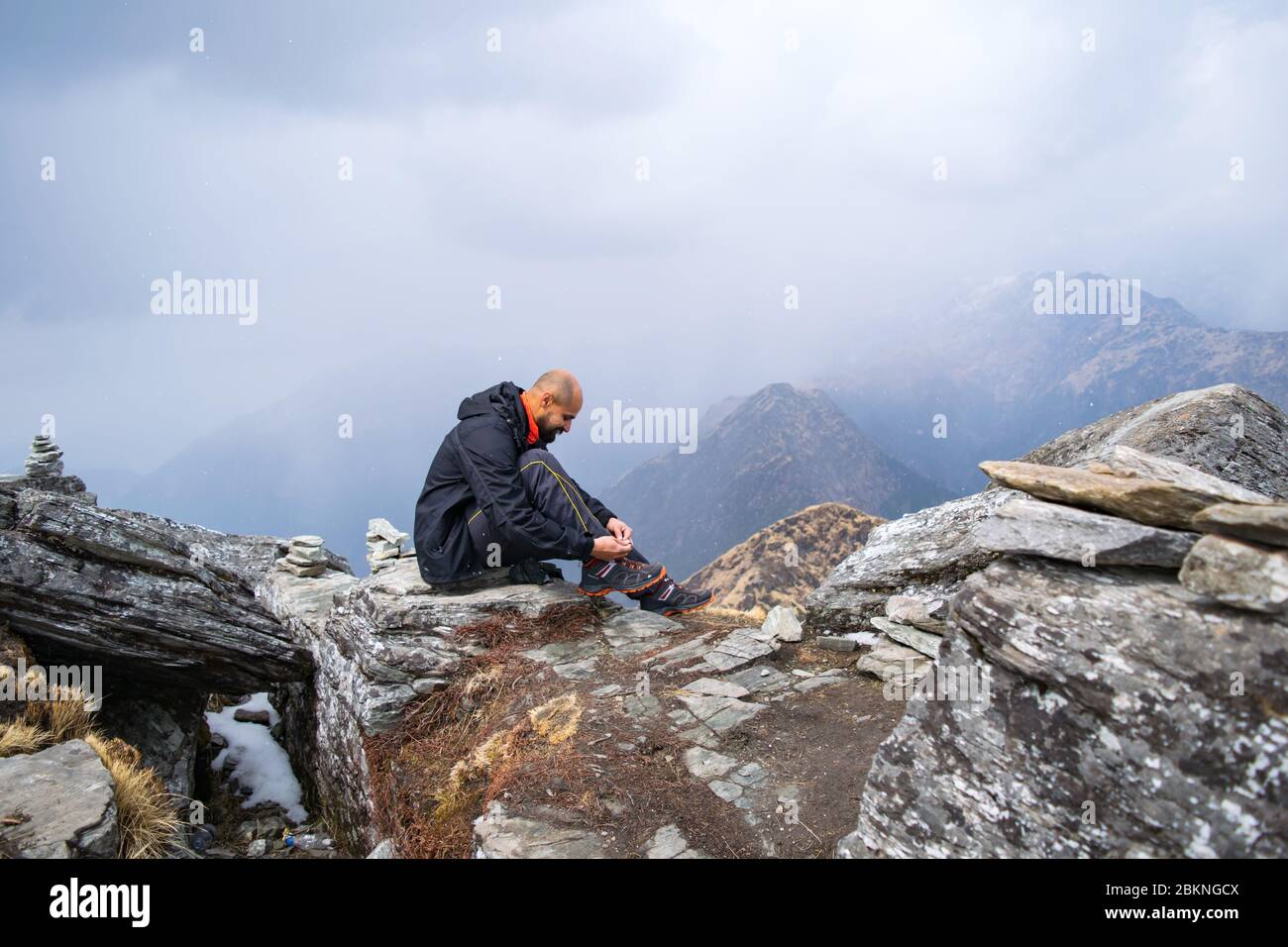 Edge of a mountain hi-res stock photography and images - Alamy