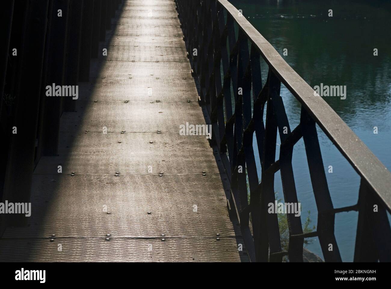 Bridge handrail hi-res stock photography and images - Alamy