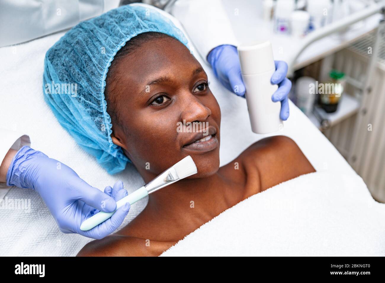 African doctor patient head in hand hi-res stock photography and images ...