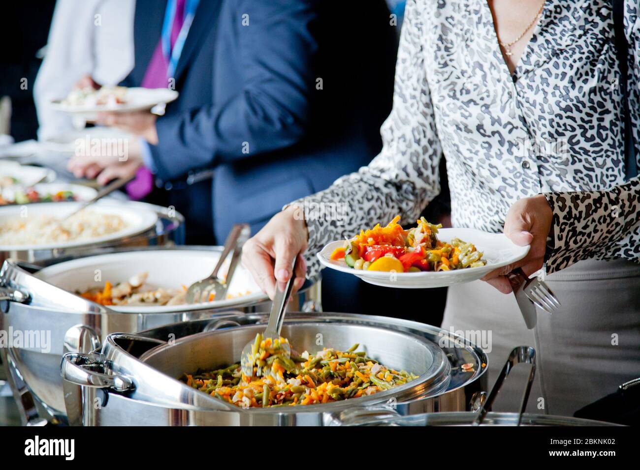 Men in suits dinner table hi-res stock photography and images - Alamy