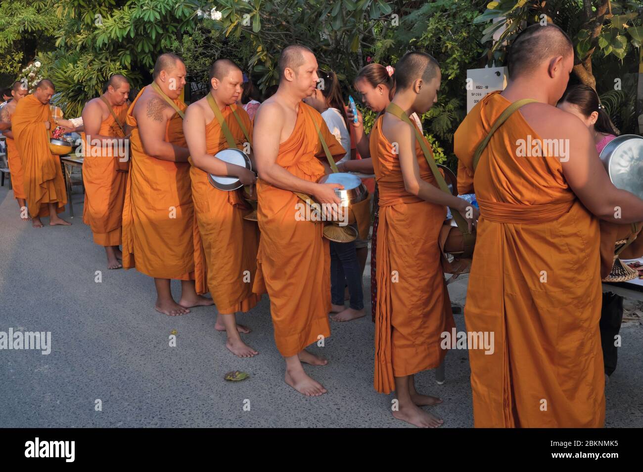 Orange robed buddhist monks hi-res stock photography and images - Alamy