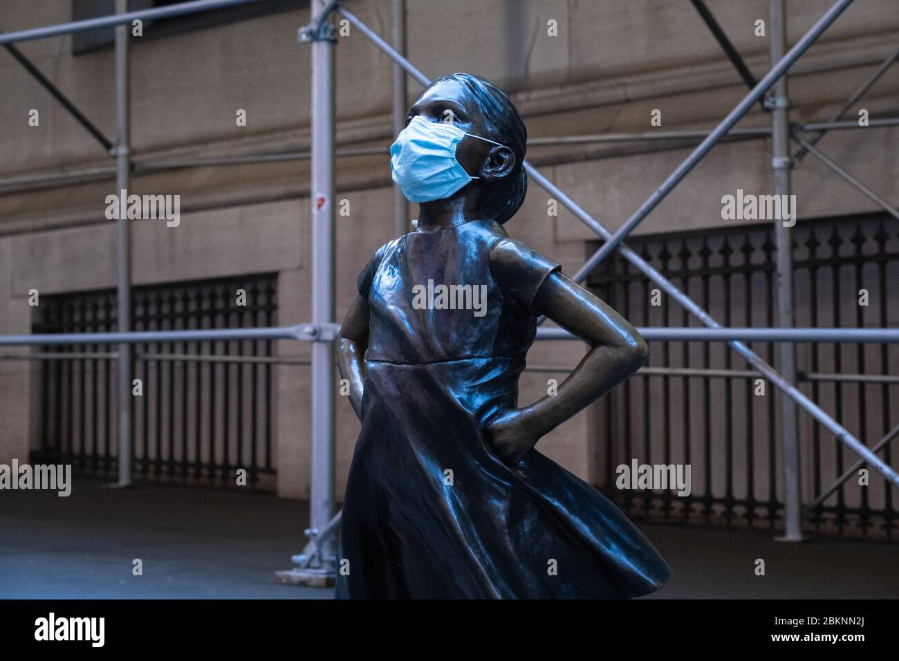 The fearless girl statue hi-res stock photography and images - Alamy