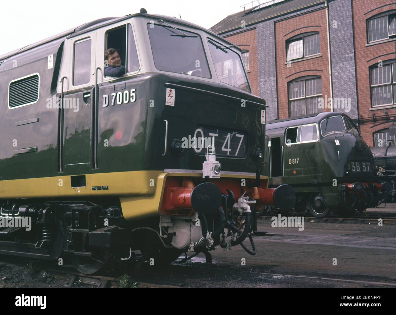 ON SHED SWINDON - LOCOS DIESEL AND STEAM 1961 Stock Photo - Alamy