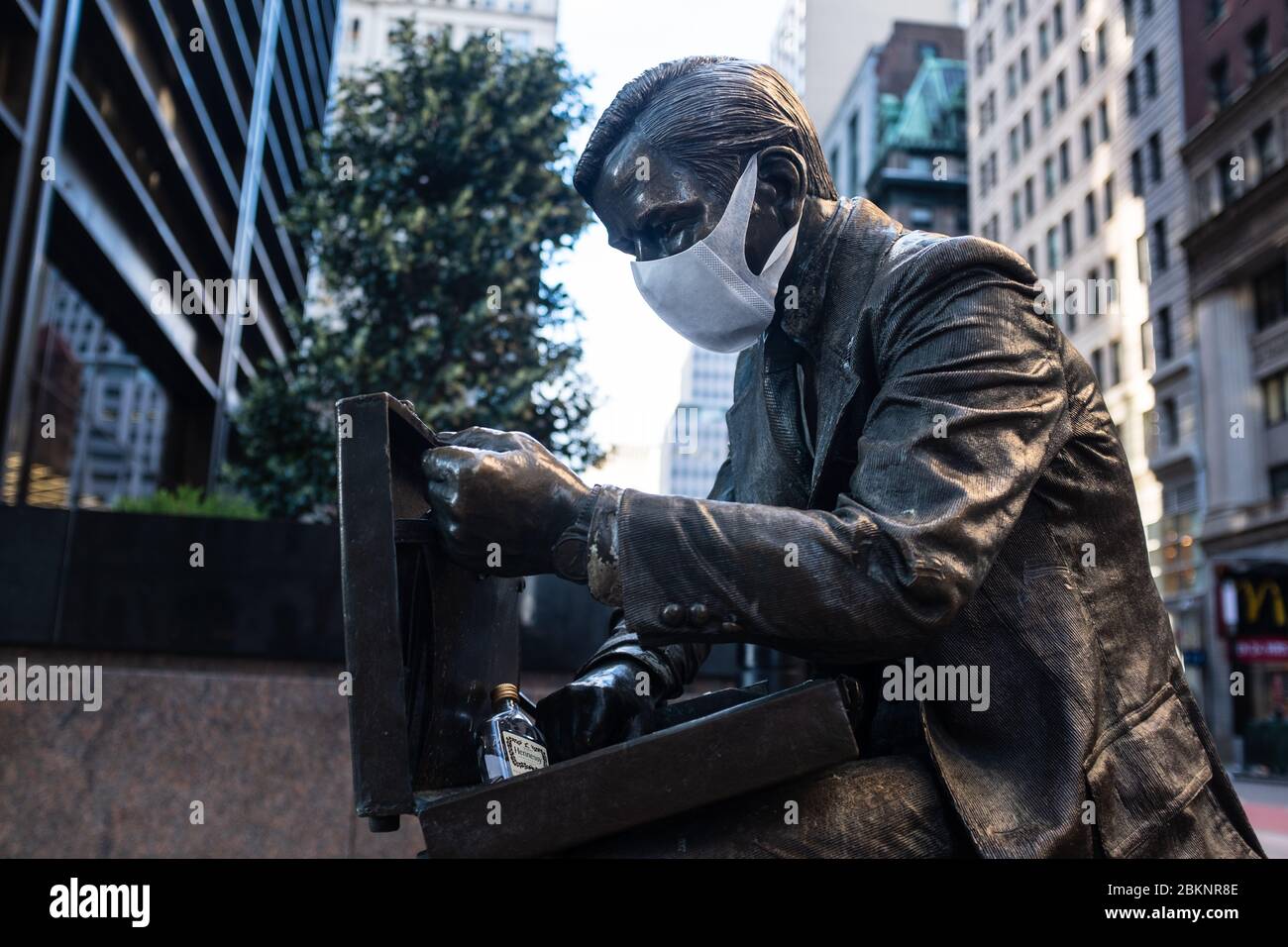 The 'Double Check' business man sculpture, by John Seward Johnson II ...