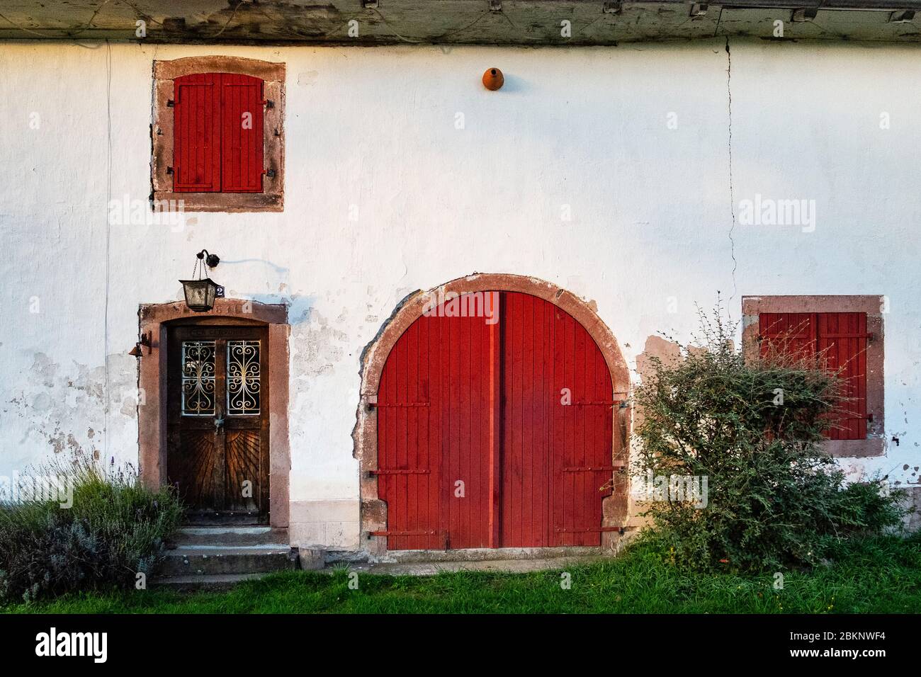 French farmhouse hi-res stock photography and images - Alamy