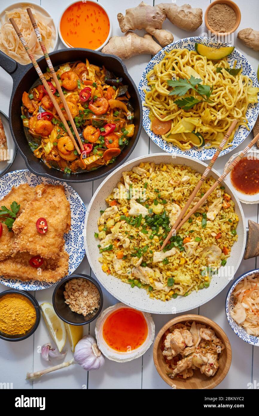 China plates bowls table hi-res stock photography and images - Alamy