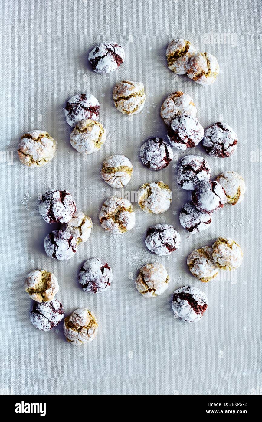 Overhead view of circular cookies dusted with icing sugar Stock Photo ...