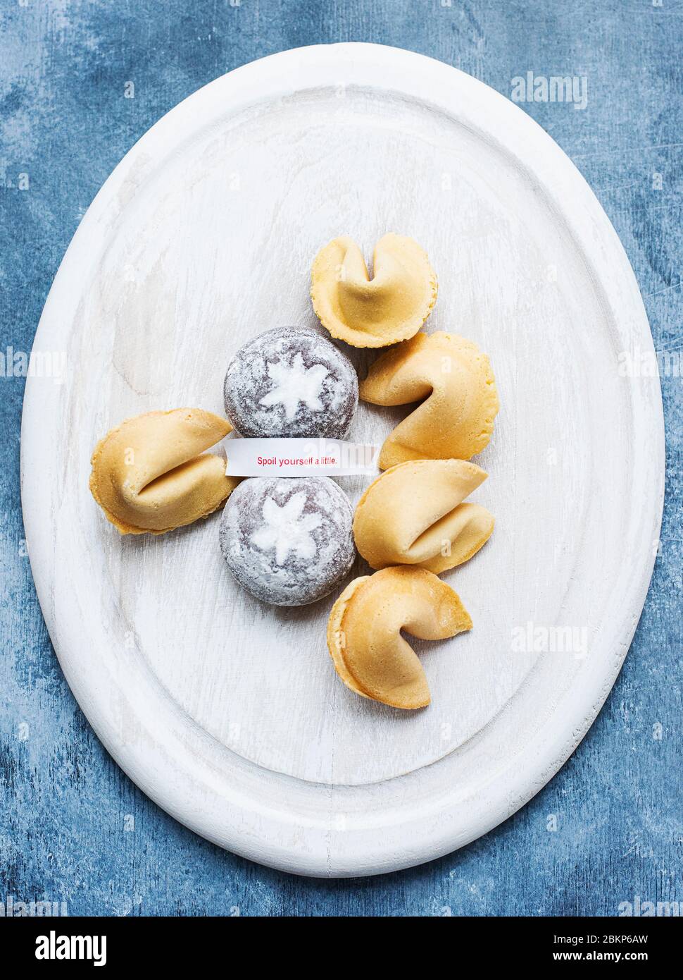 Fortune cakes hi-res stock photography and images - Alamy