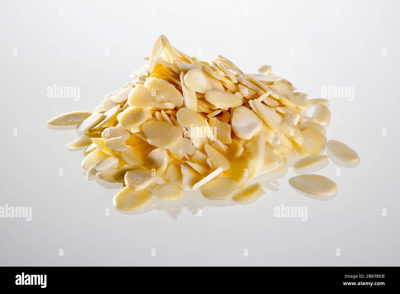 Almendra pelada hi-res stock photography and images - Alamy