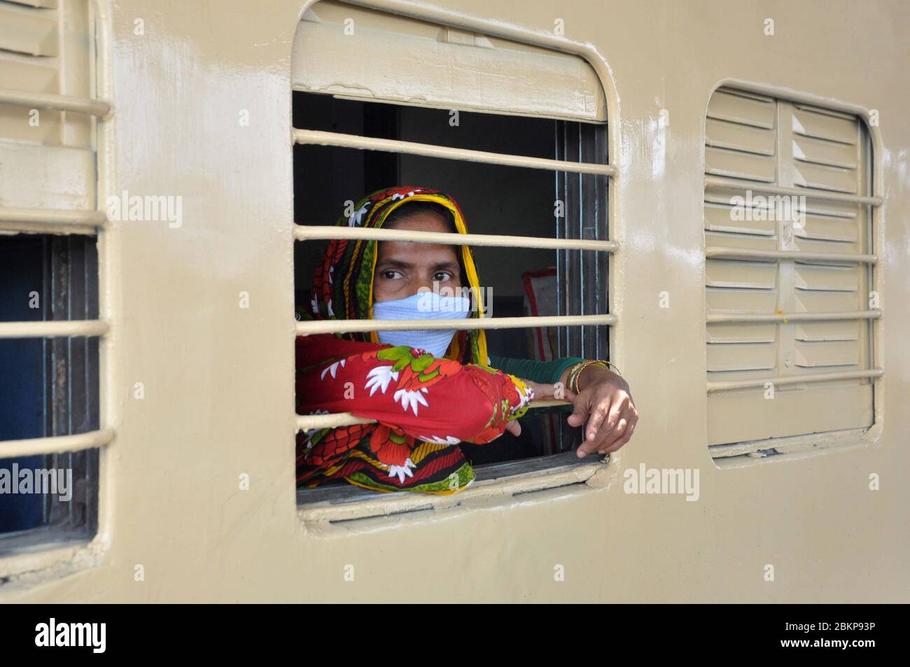 Dankuni, India. 05th May, 2020. Migrated labors who were stranded in ...