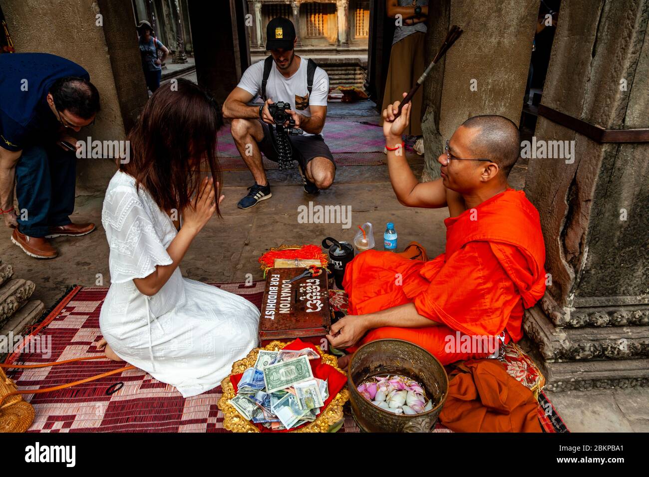 Buddhist monk at angkor wat hi-res stock photography and images - Alamy