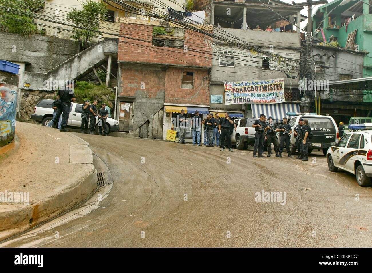 Rio de janeiro brazil police cars hi-res stock photography and images ...