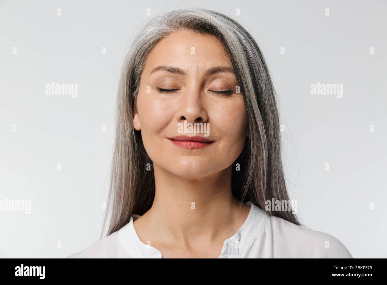 Close up portrait of an attractive smiling mature businesswoman in ...