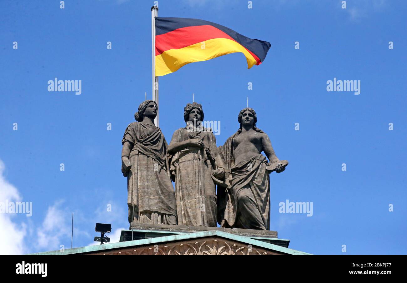Female allegories hi-res stock photography and images - Alamy