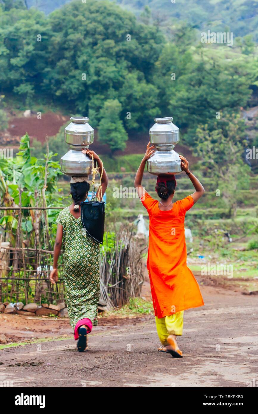 Women Carrying Water India High Resolution Stock Photography and Images ...