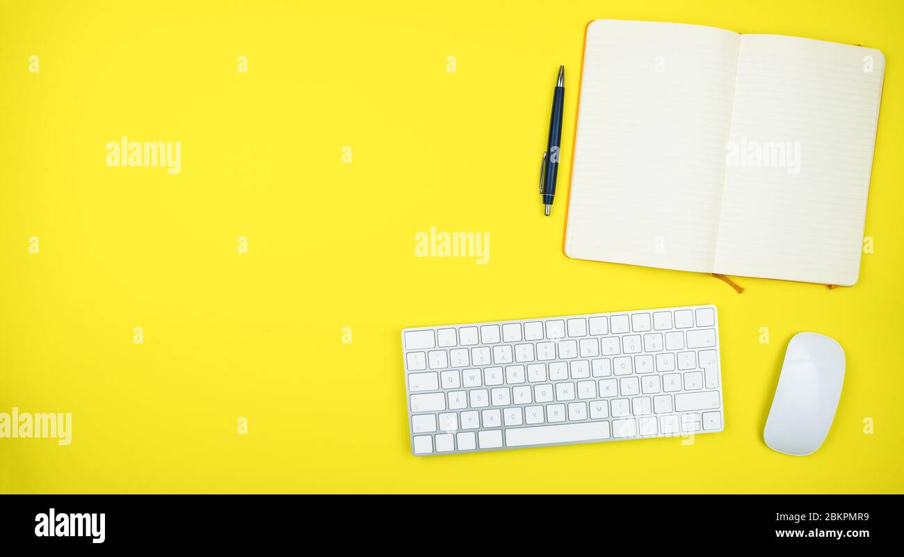 Office mouse desk hi-res stock photography and images - Alamy