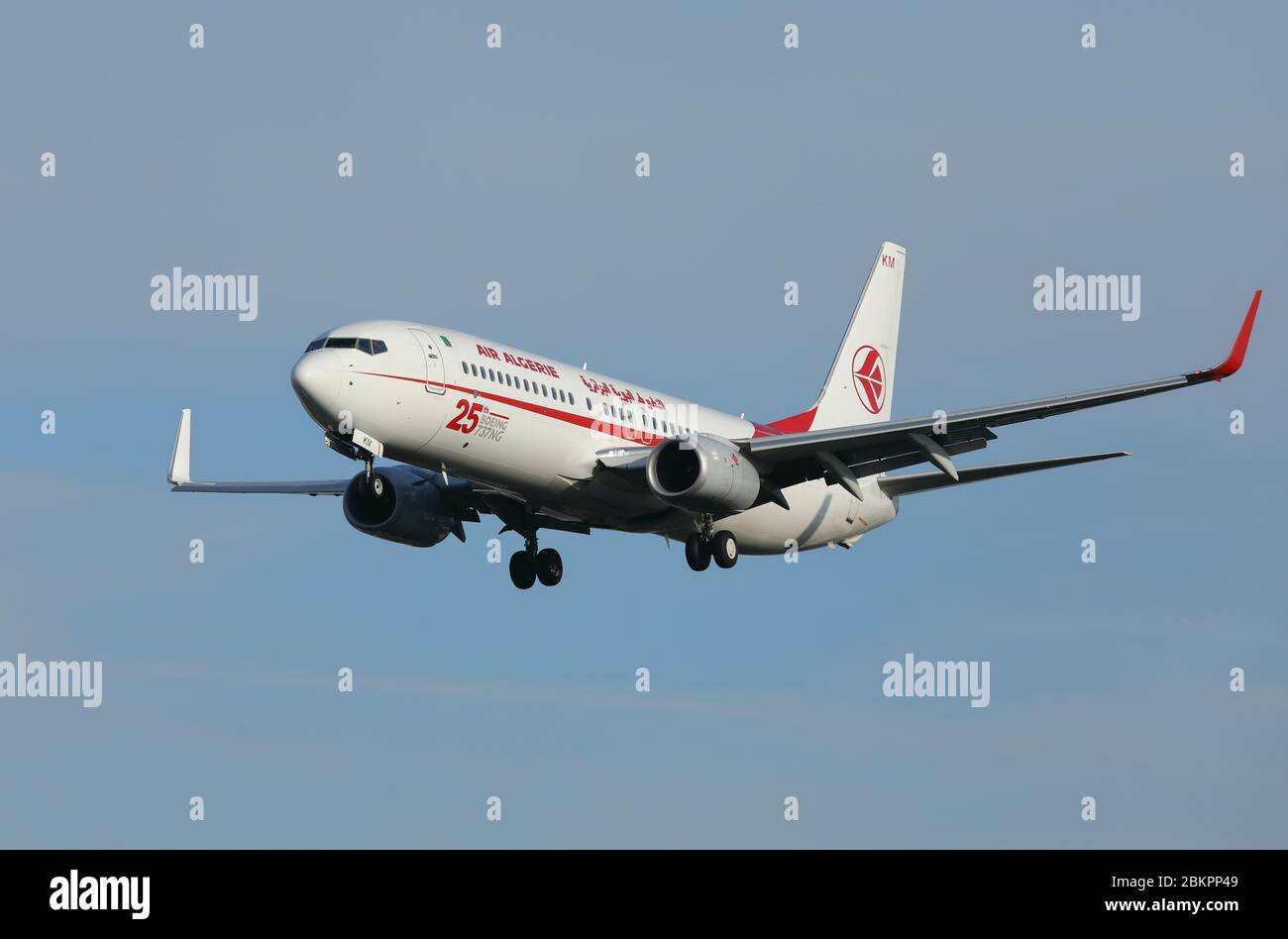 Side view 737 hi-res stock photography and images - Alamy