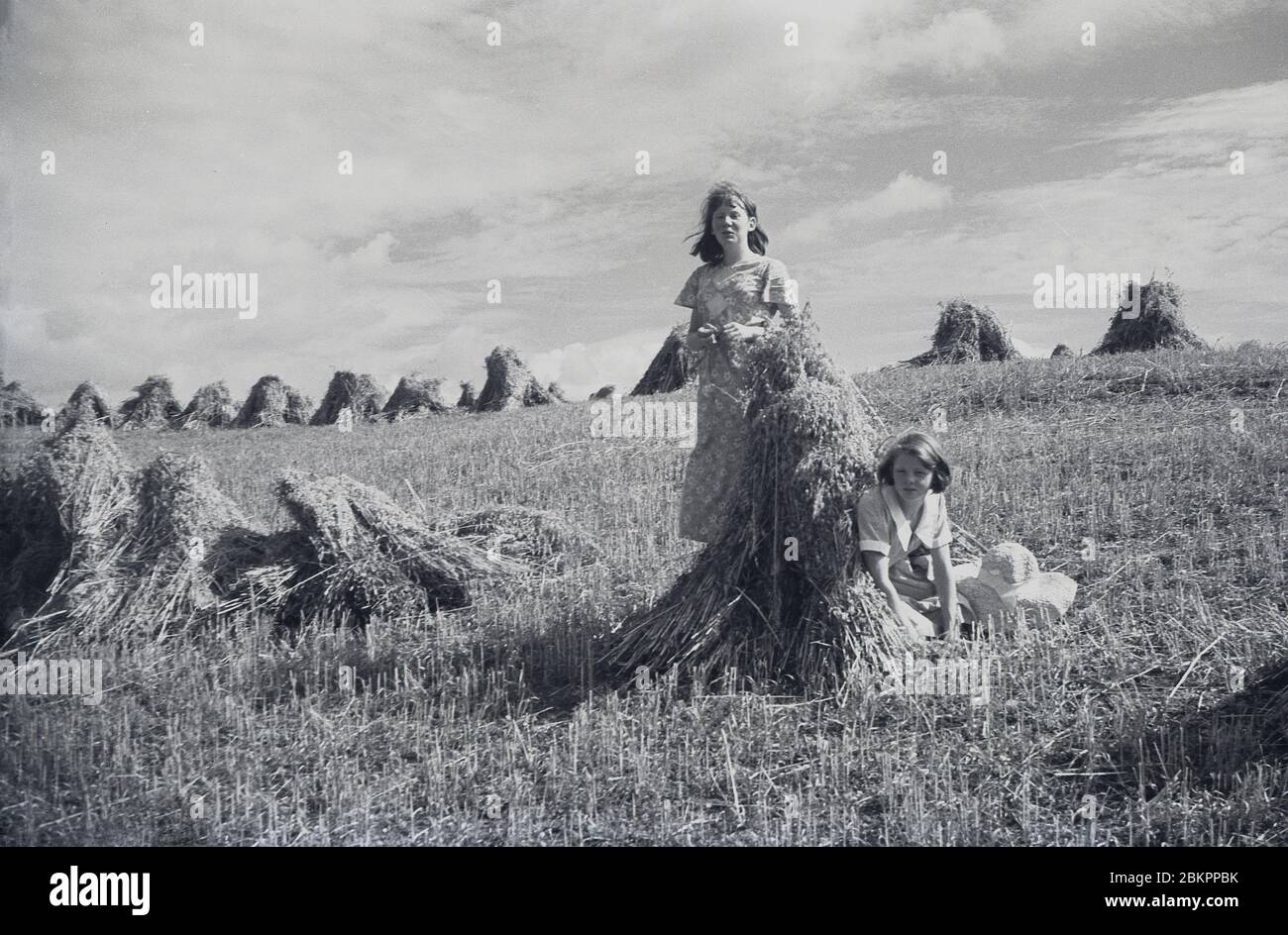 Farm girls hi-res stock photography and images - Alamy